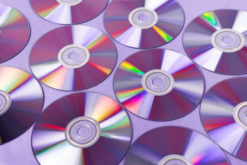 The Difference Between a CD and a DVD: A Comprehensive Guide